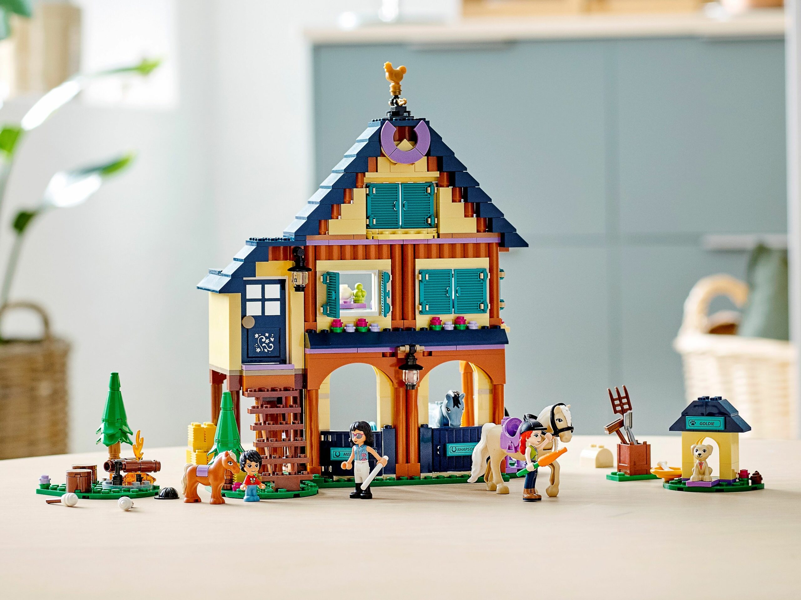 LEGO Friends Reiterhof im Wald (41683) | Brickcompare Blog